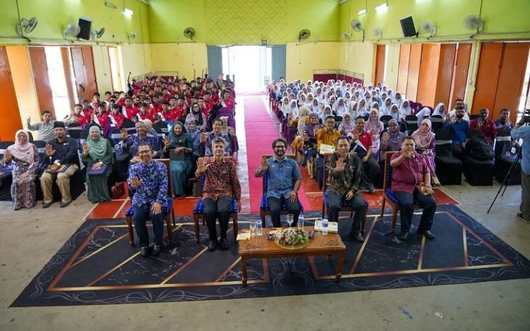 Sekolah Tinggi Segamat raih pengiktirafan seabad, lambang kecemerlangan ...